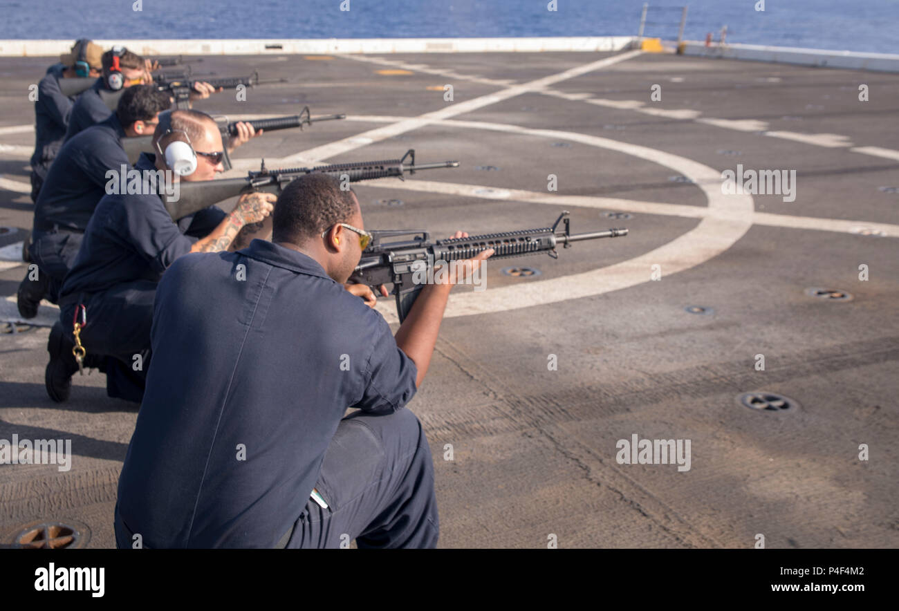 Lyle gun hi-res stock photography and images - Alamy