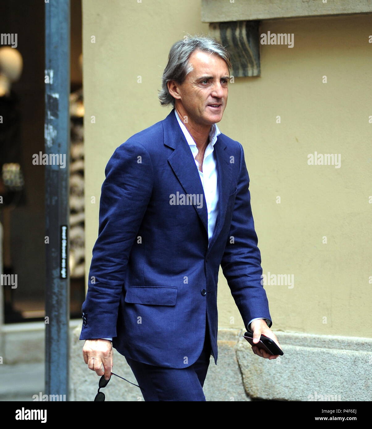 Roberto mancini suit hi-res stock photography and images - Alamy