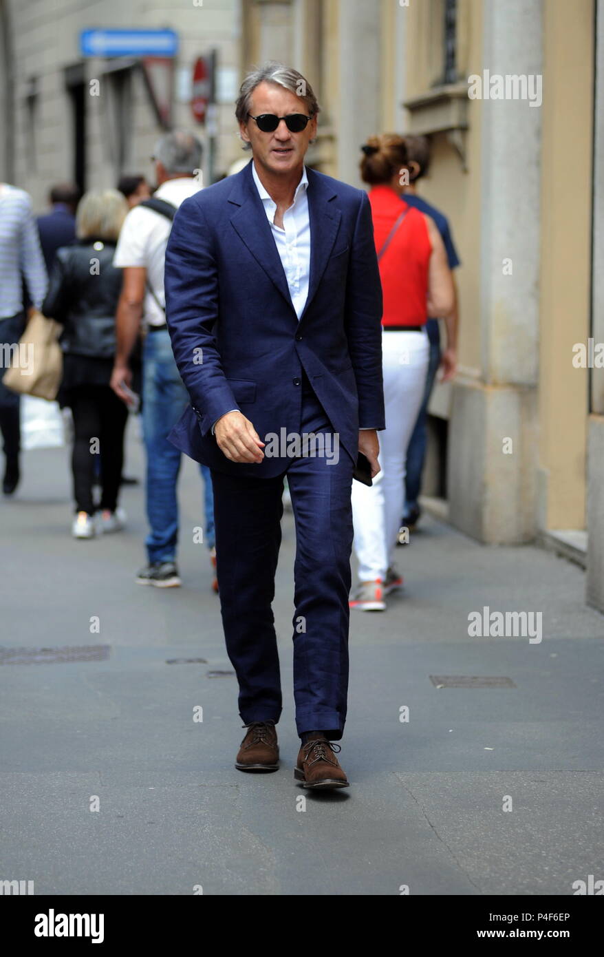 Roberto mancini suit hi-res stock photography and images - Alamy
