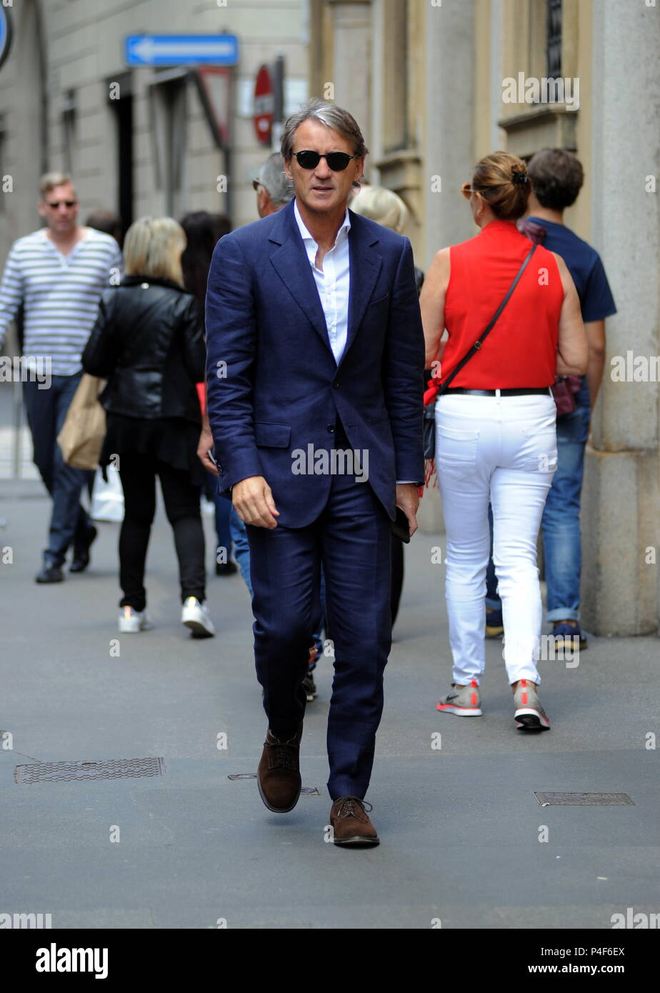 Roberto mancini suit hi-res stock photography and images - Alamy