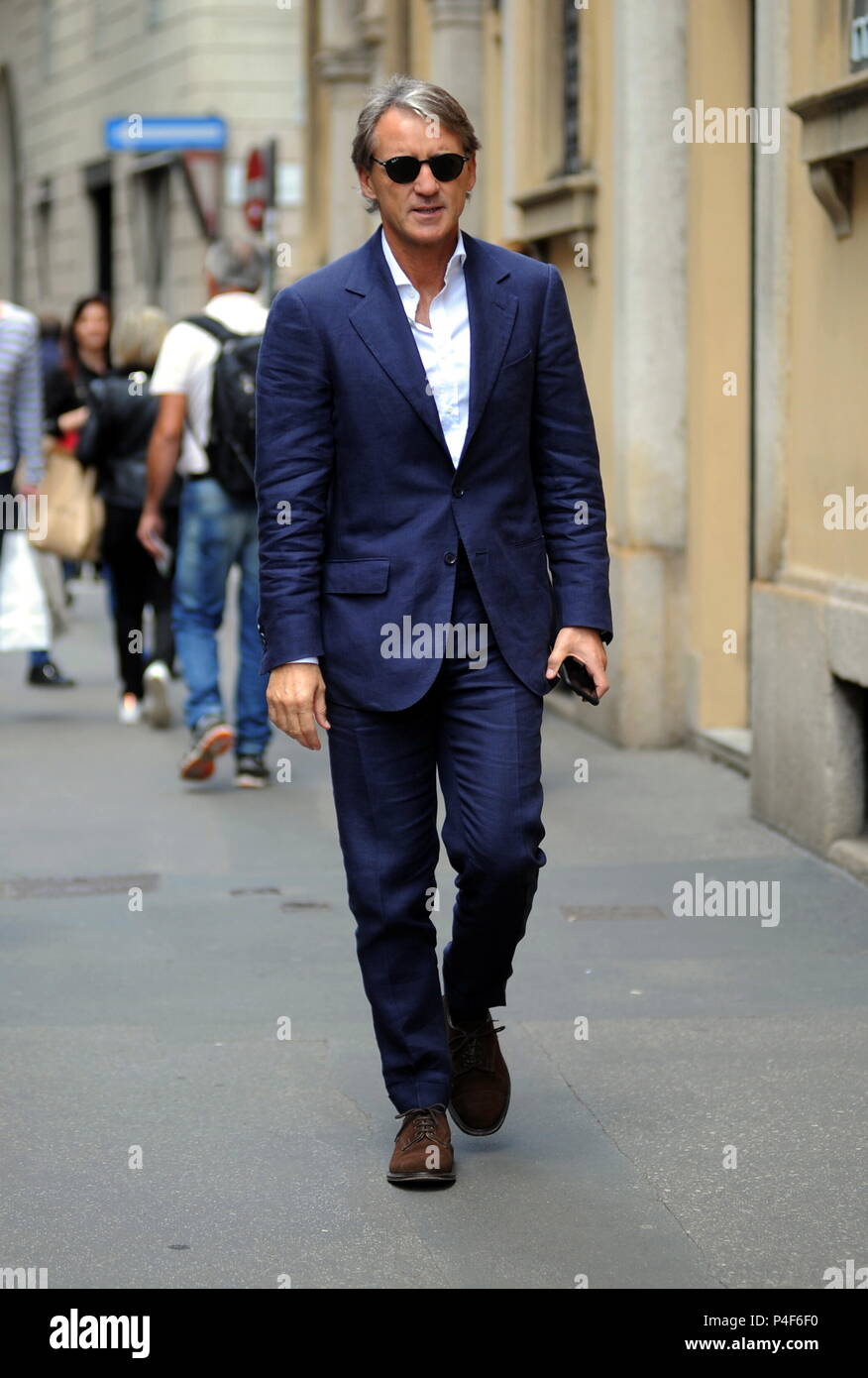 Roberto mancini suit hi-res stock photography and images - Alamy