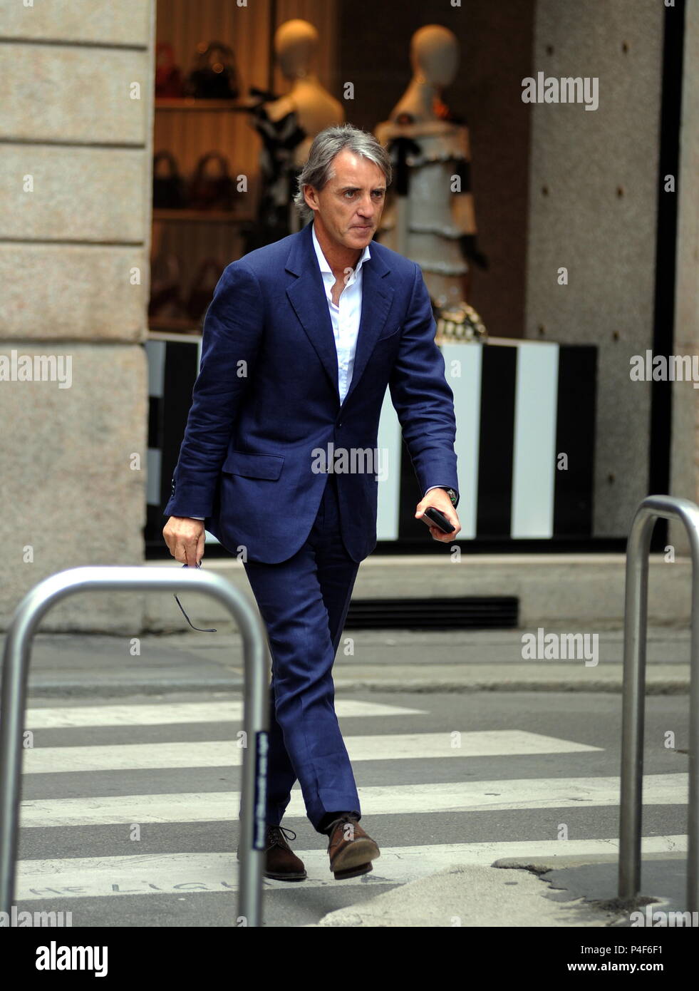 Roberto mancini suit hi-res stock photography and images - Alamy