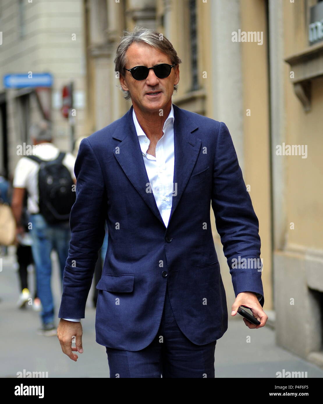 Roberto mancini suit hi-res stock photography and images - Alamy