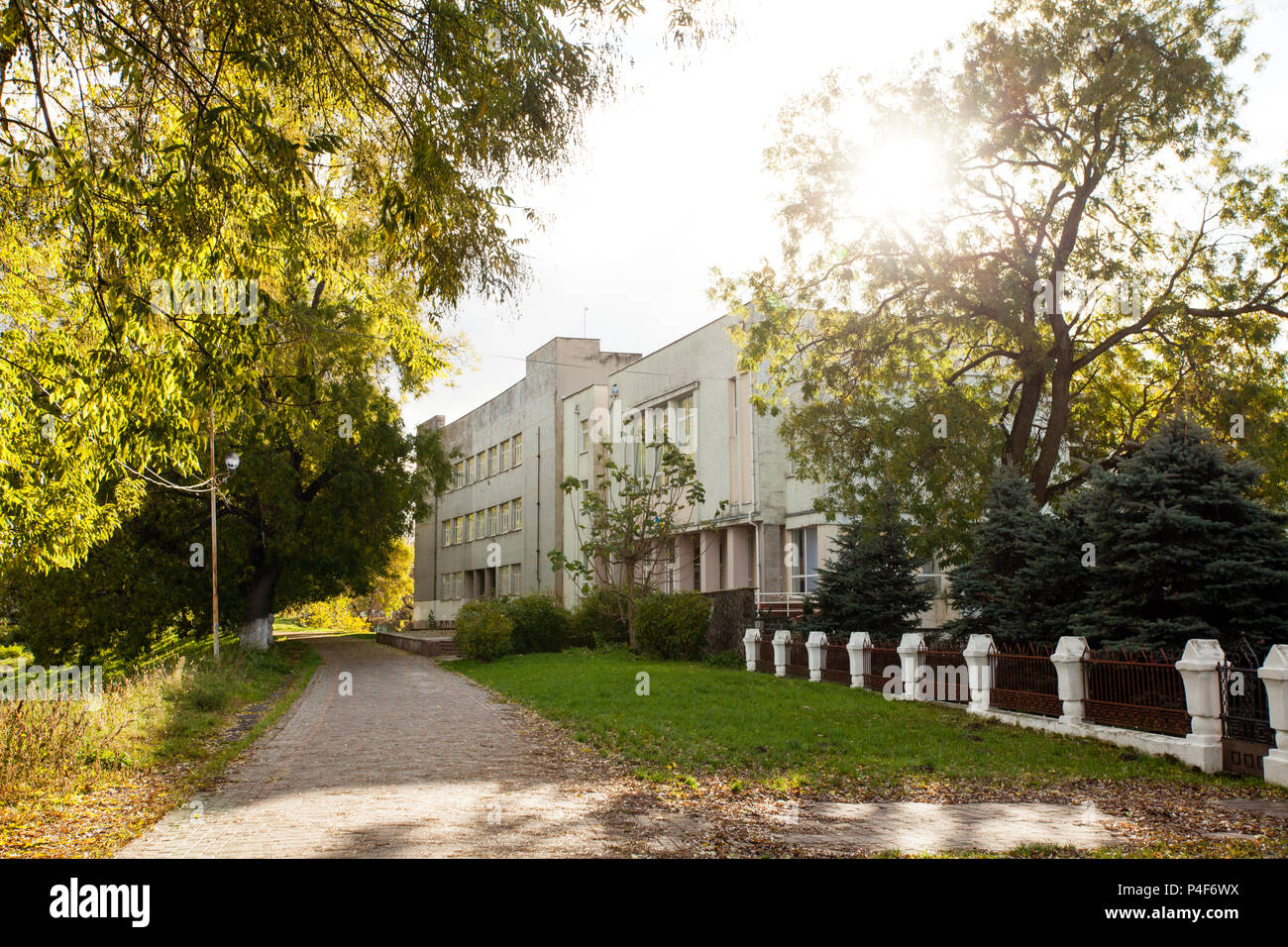 Exterior view of school Stock Photo - Alamy