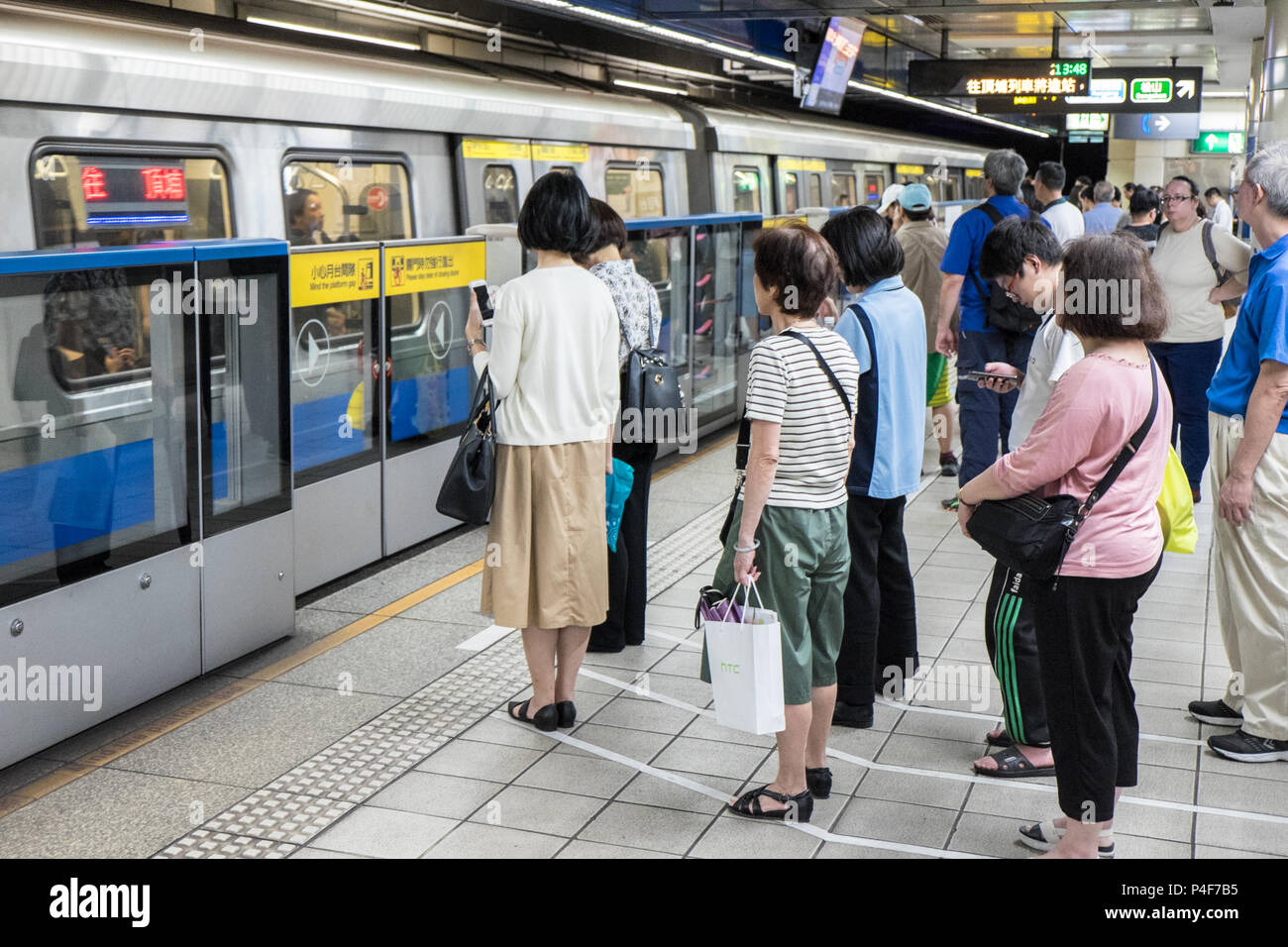 MRT,metro,train,service,waiting,to,board,train,carriage,Taipei,Taipei ...