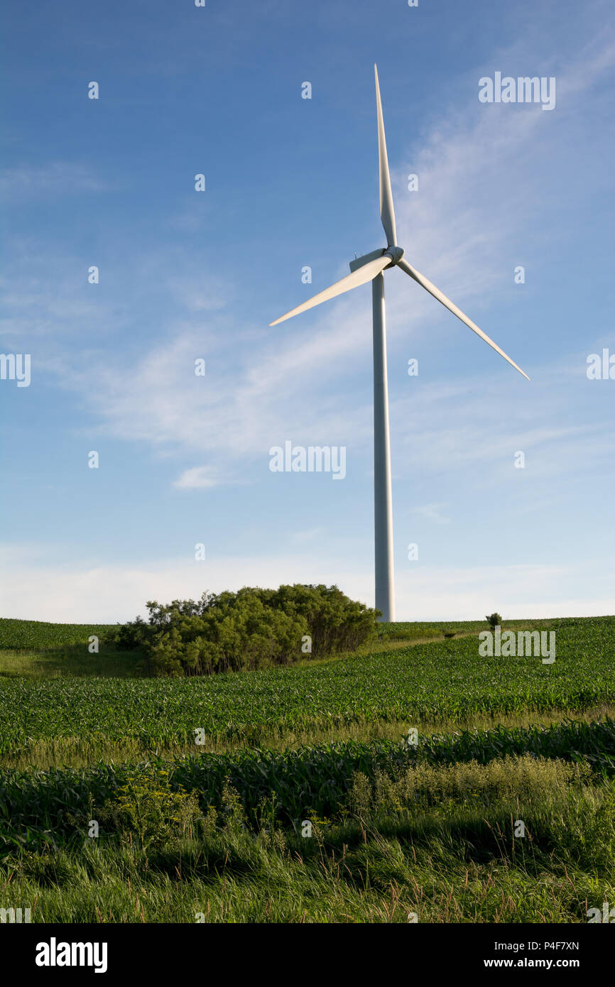 Wind turbines midwest usa farm hi-res stock photography and images - Alamy