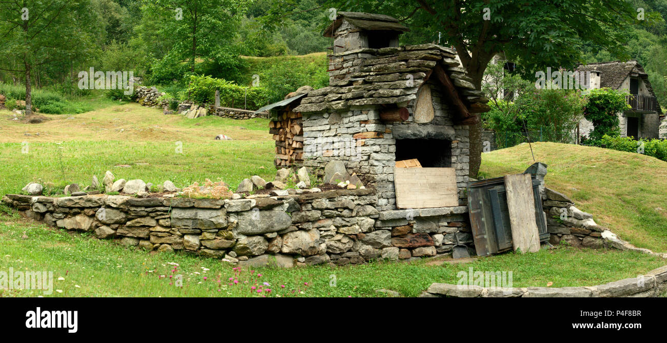 Rustici along the hiking route of the Valle Versasca, Ticino (Italian ...