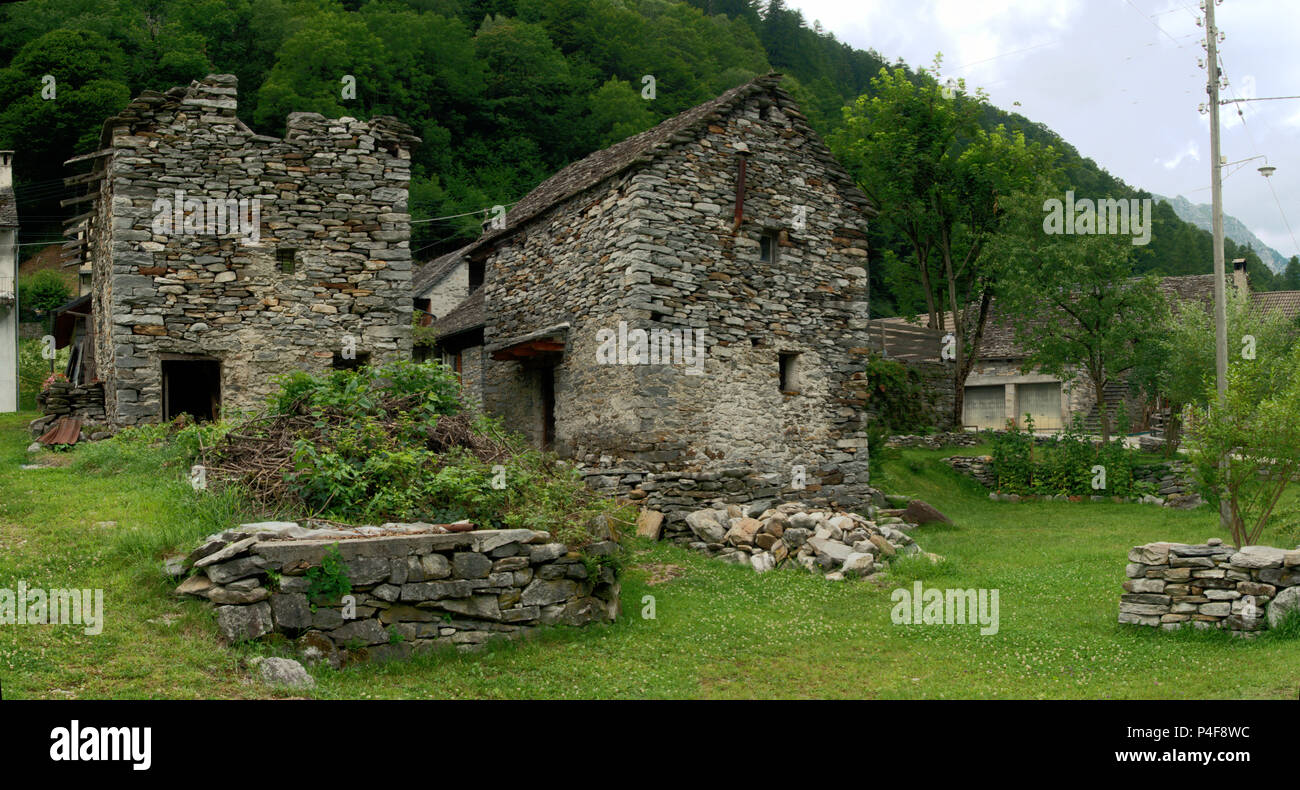 Rustici along the hiking route of the Valle Versasca, Ticino (Italian ...