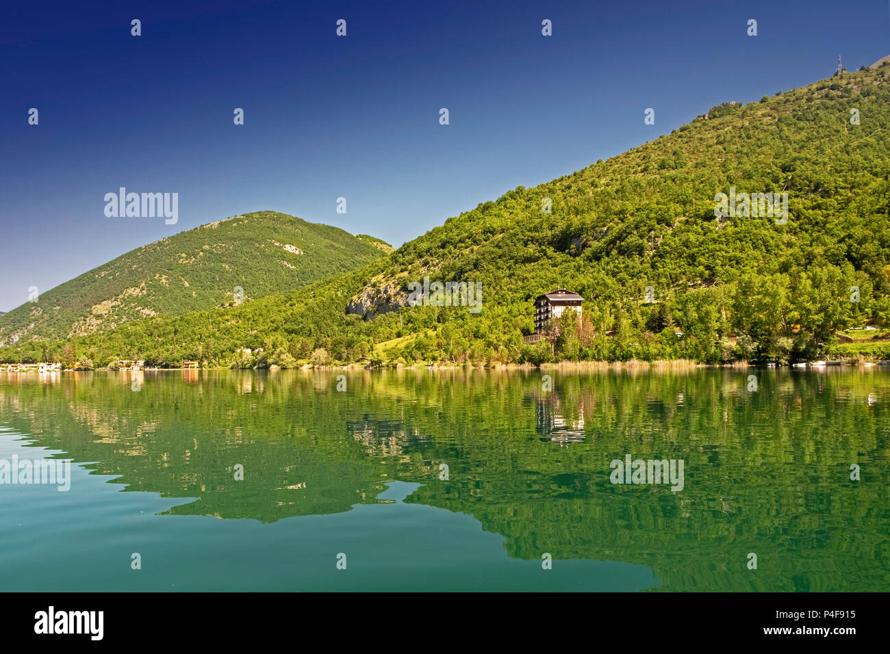 Lago di scanno abruzzo hi-res stock photography and images - Alamy