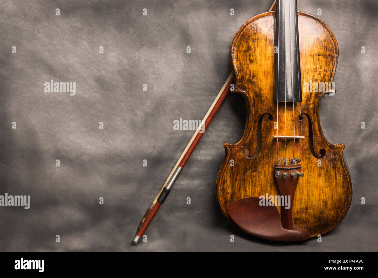 Violin on gray background closeup Stock Photo - Alamy