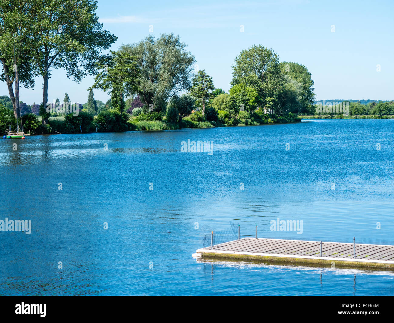 Peacful river thames hi-res stock photography and images - Alamy