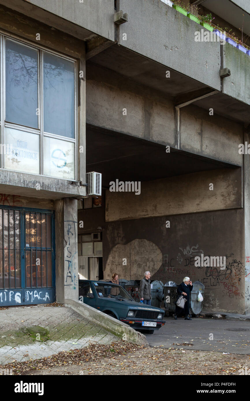 Crumbling concrete buildings hi-res stock photography and images - Alamy