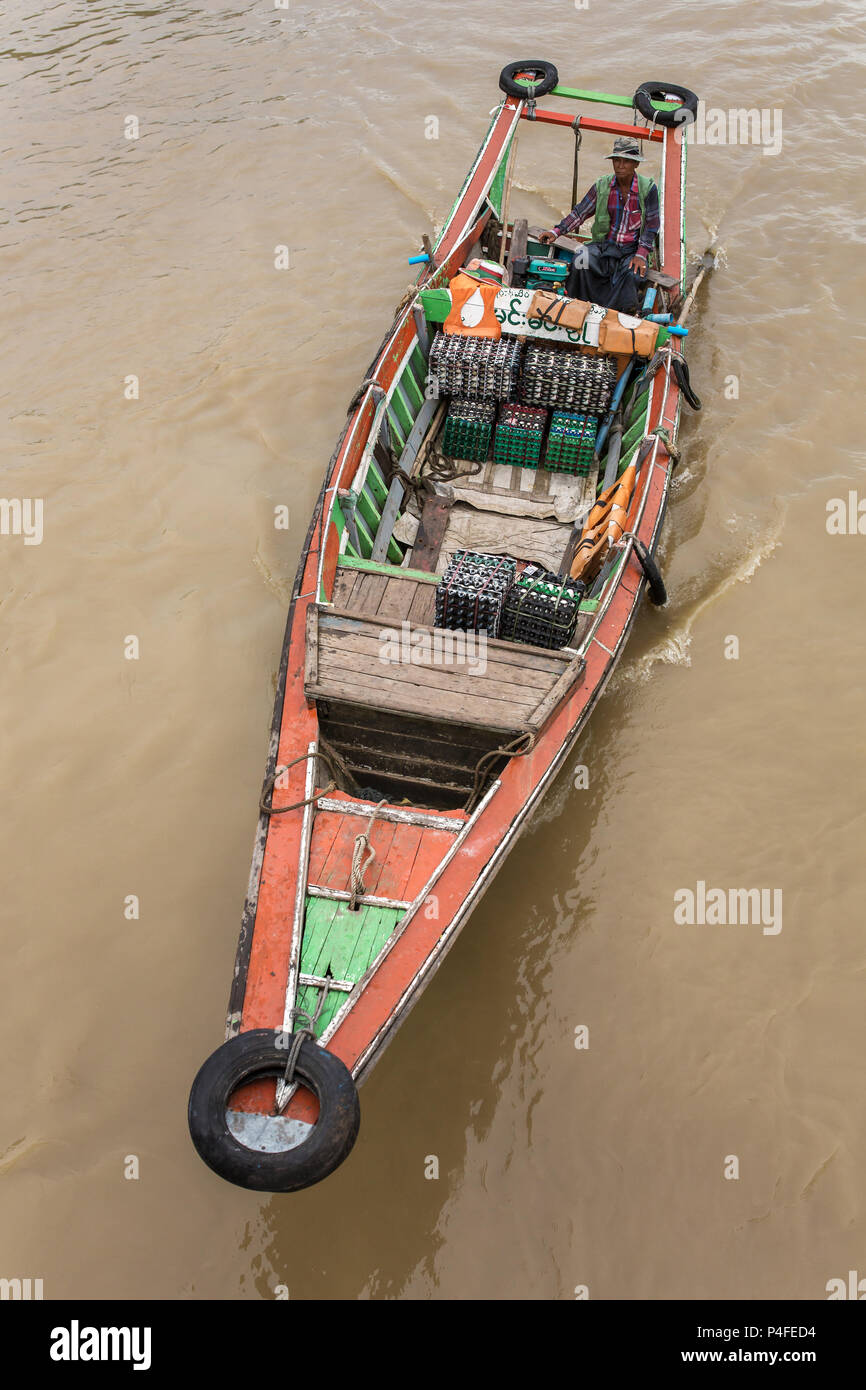 Traditional water taxi crossing hi-res stock photography and images - Alamy