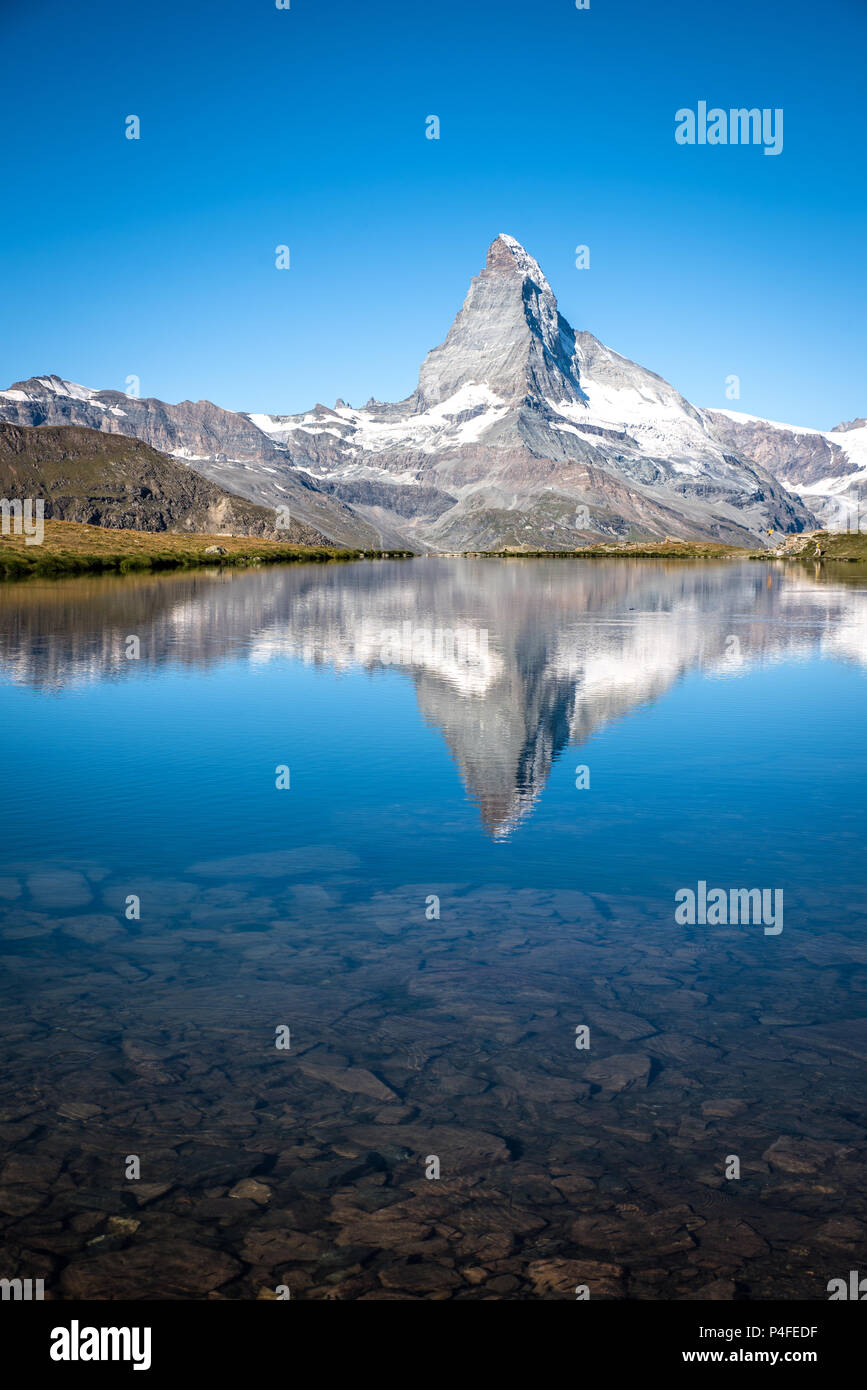 Stellisee - beautiful lake with reflection of Matterhorn - Zermatt ...