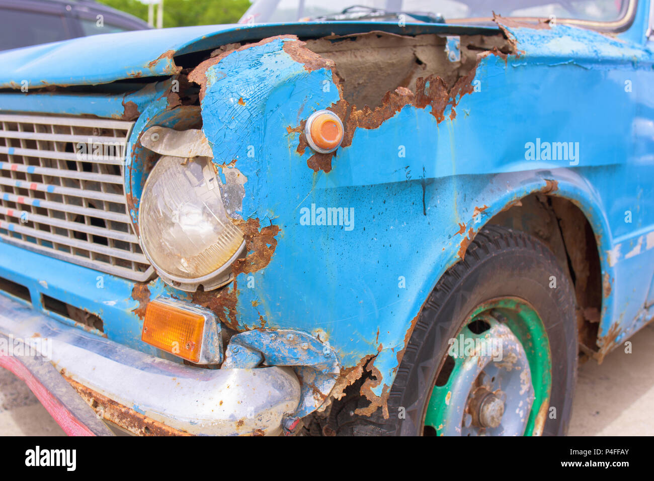 Old rusty car. Front headlight of old car Stock Photo - Alamy