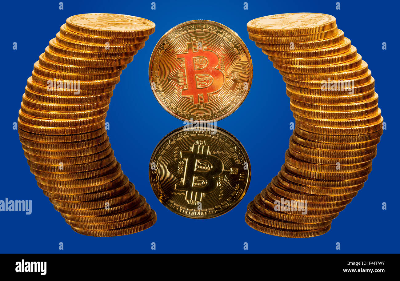 Bitcoin coin surrounded by reflected circle of pure gold coins Stock ...