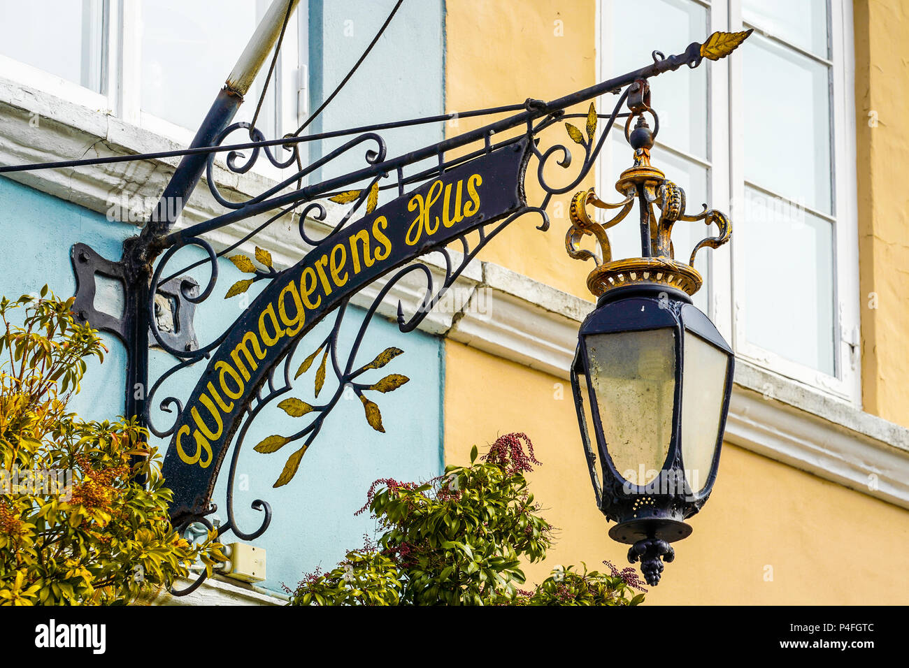 Lamp post, Goldmaker's house, Nyhavn (New Harbour Stock Photo - Alamy
