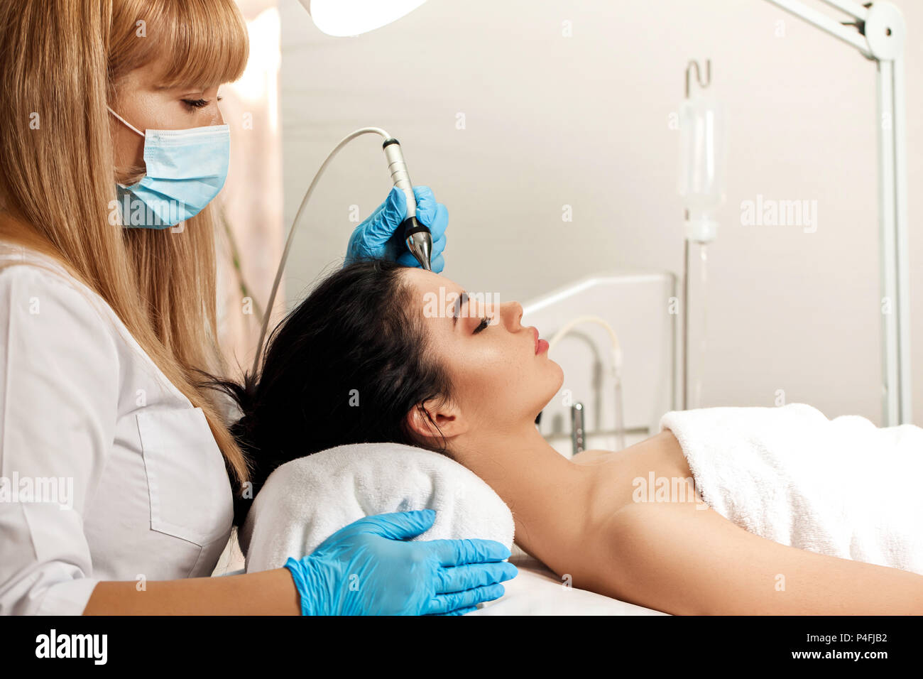 Beautician makes cleaning of face in spa salon Stock Photo - Alamy