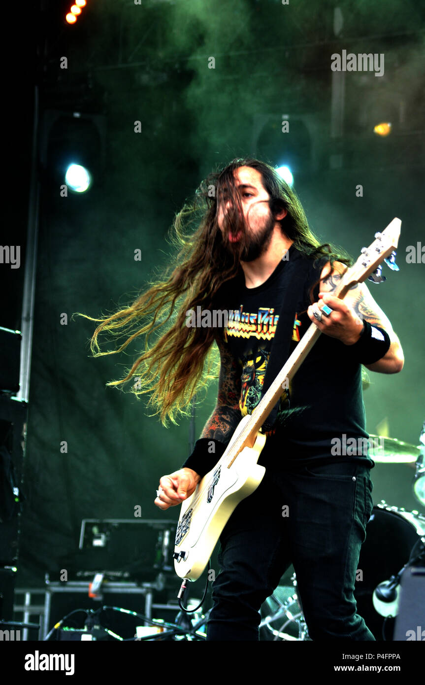 Chris ulsh drums hi-res stock photography and images - Alamy