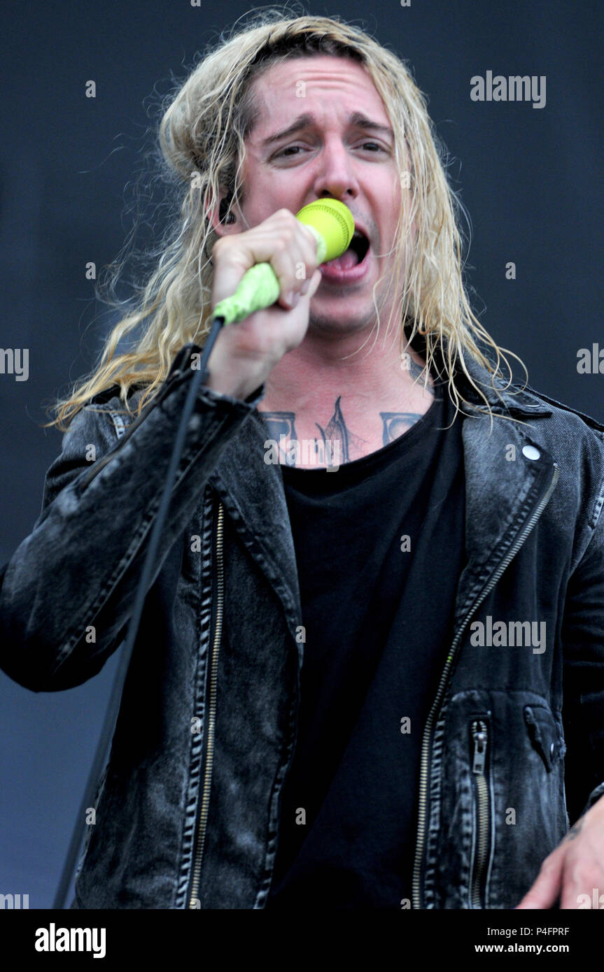 Spencer chamberlain of underoath hi-res stock photography and images ...