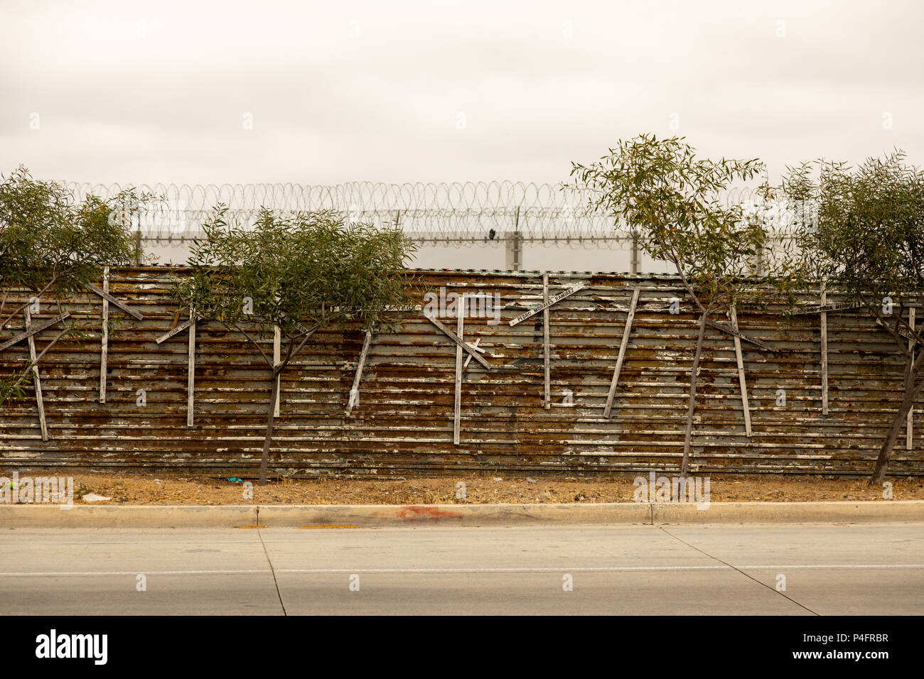 Memorials mark the border fence between Mexico and the USA to ...