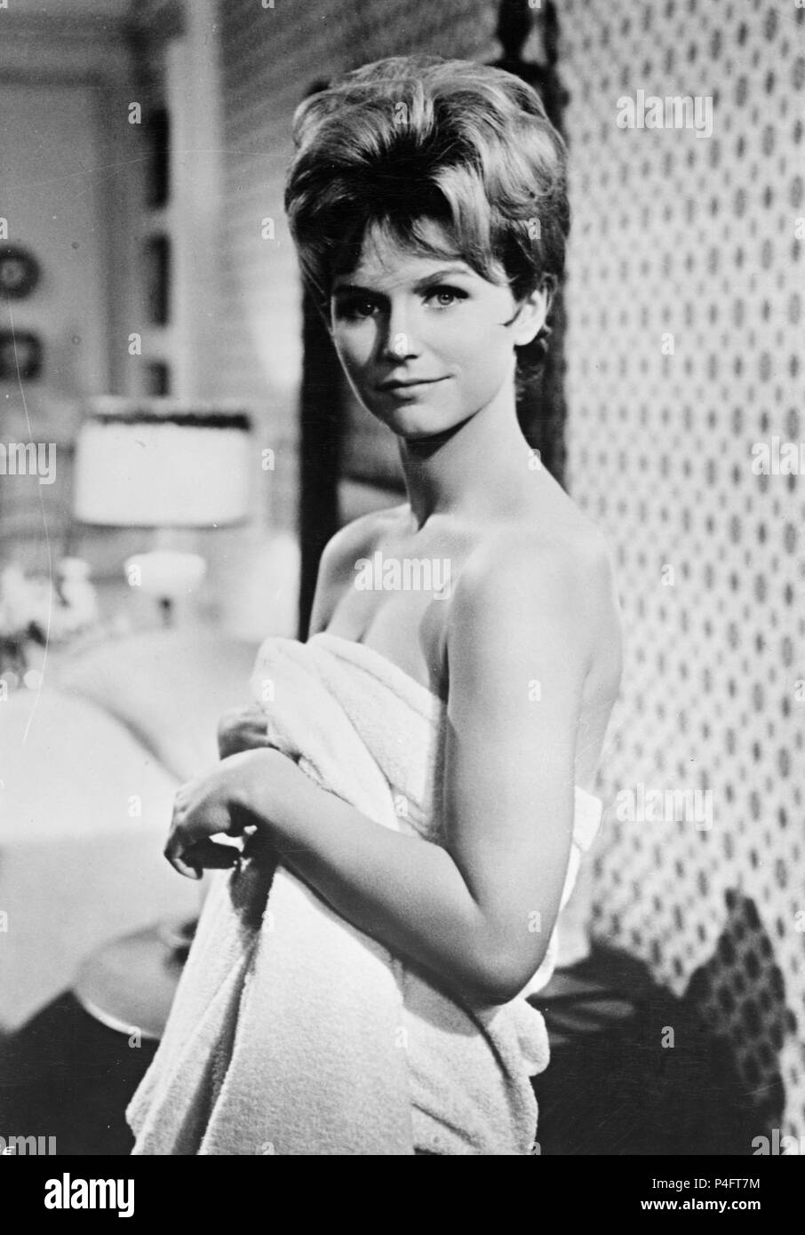 M towel hi-res stock photography and images - Alamy