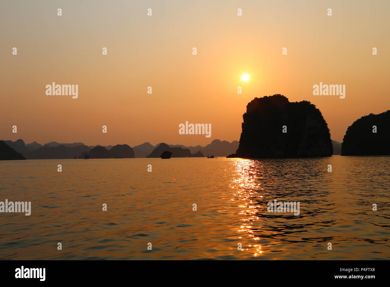 Ha long bay travel hi-res stock photography and images - Alamy