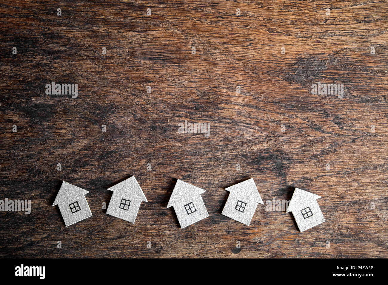 Cardboard houses hi-res stock photography and images - Alamy