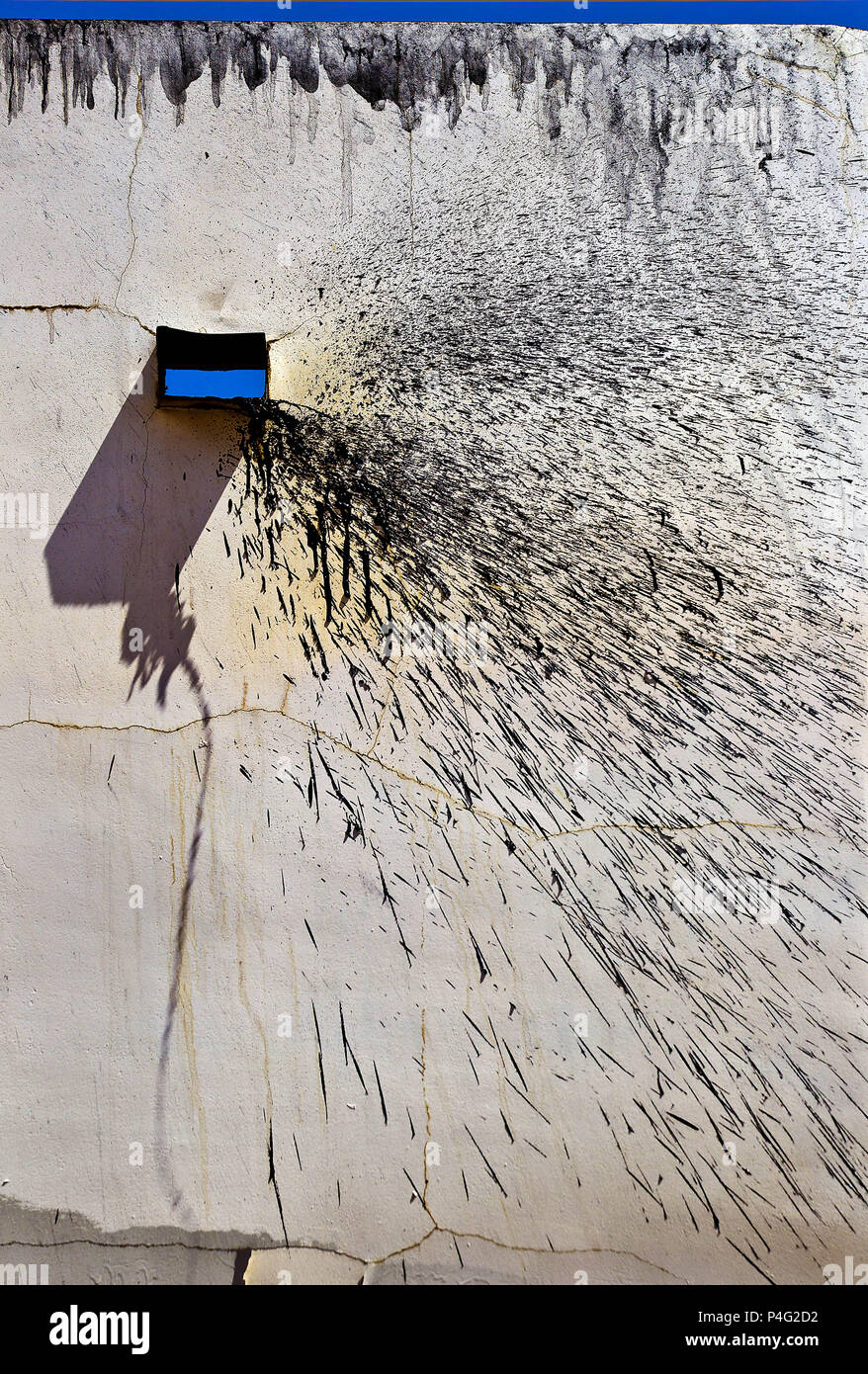 Tar on roof hi-res stock photography and images - Alamy