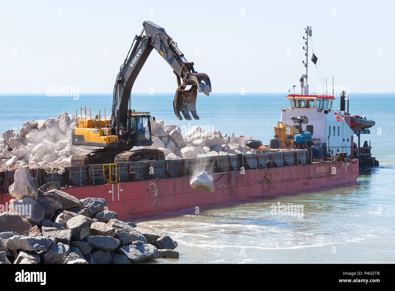 Hastings, East Sussex, UK. 22nd Jun, 2018. The construction of two new ...