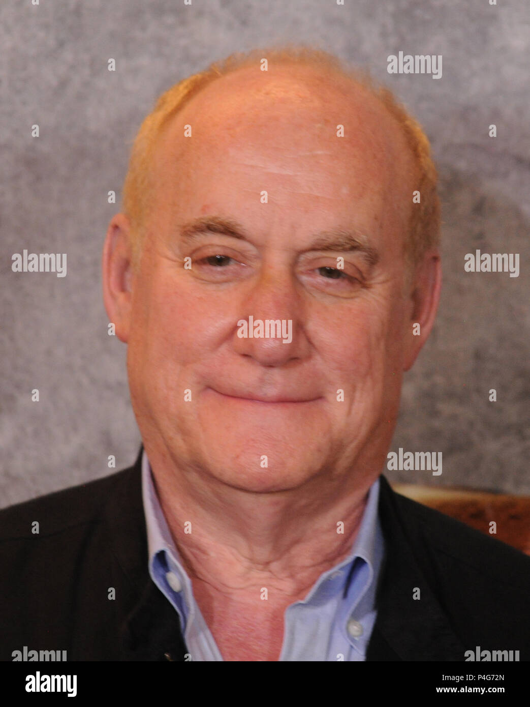 Season 2 premiere hi-res stock photography and images - Alamy