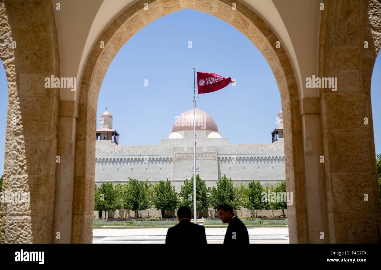 Jordan amman hussein mosque hi-res stock photography and images - Alamy