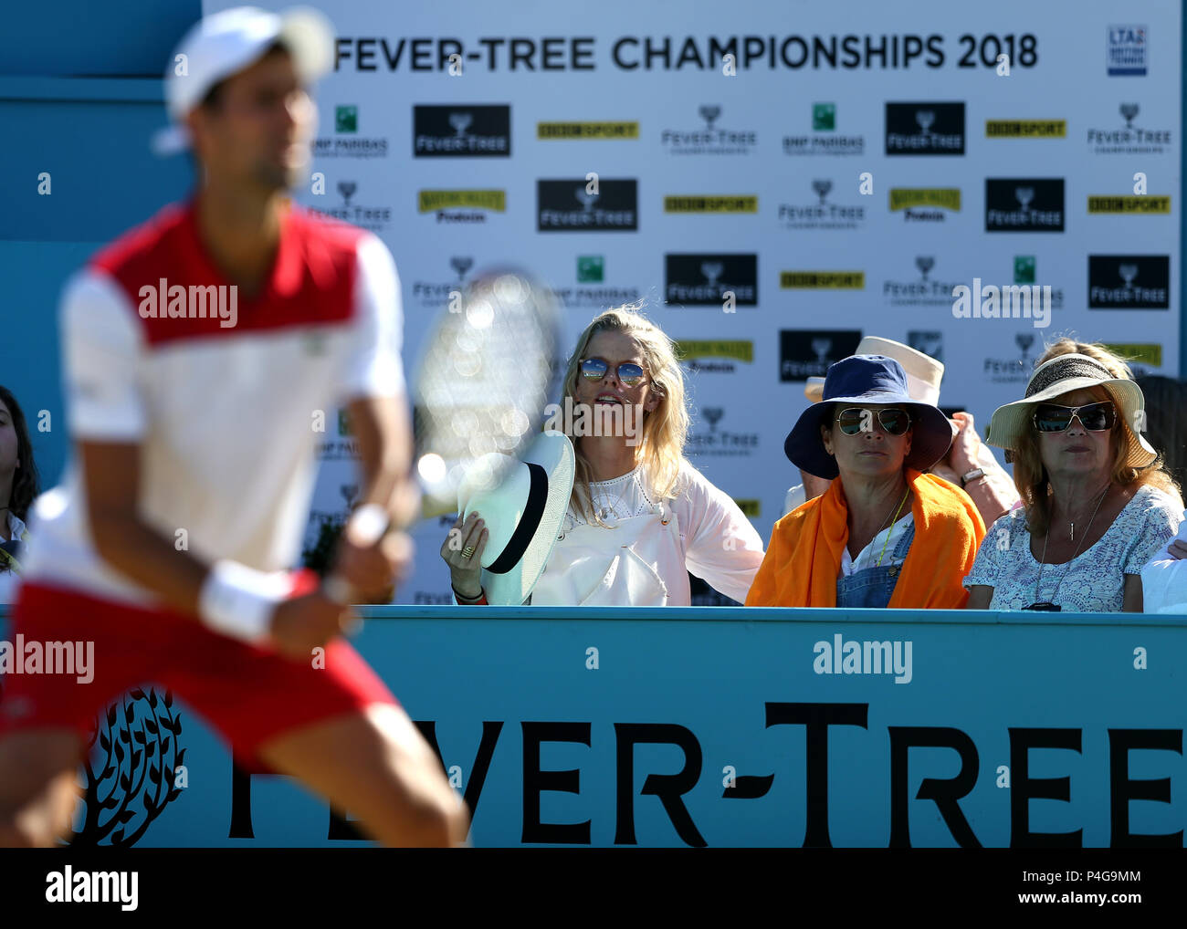 Female tennis fans hi-res stock photography and images - Alamy