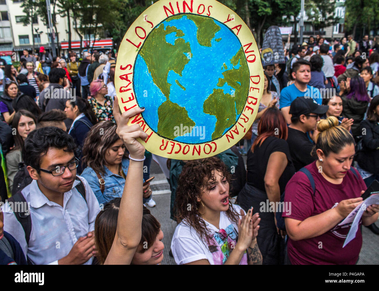 Against borders for children hi-res stock photography and images - Alamy