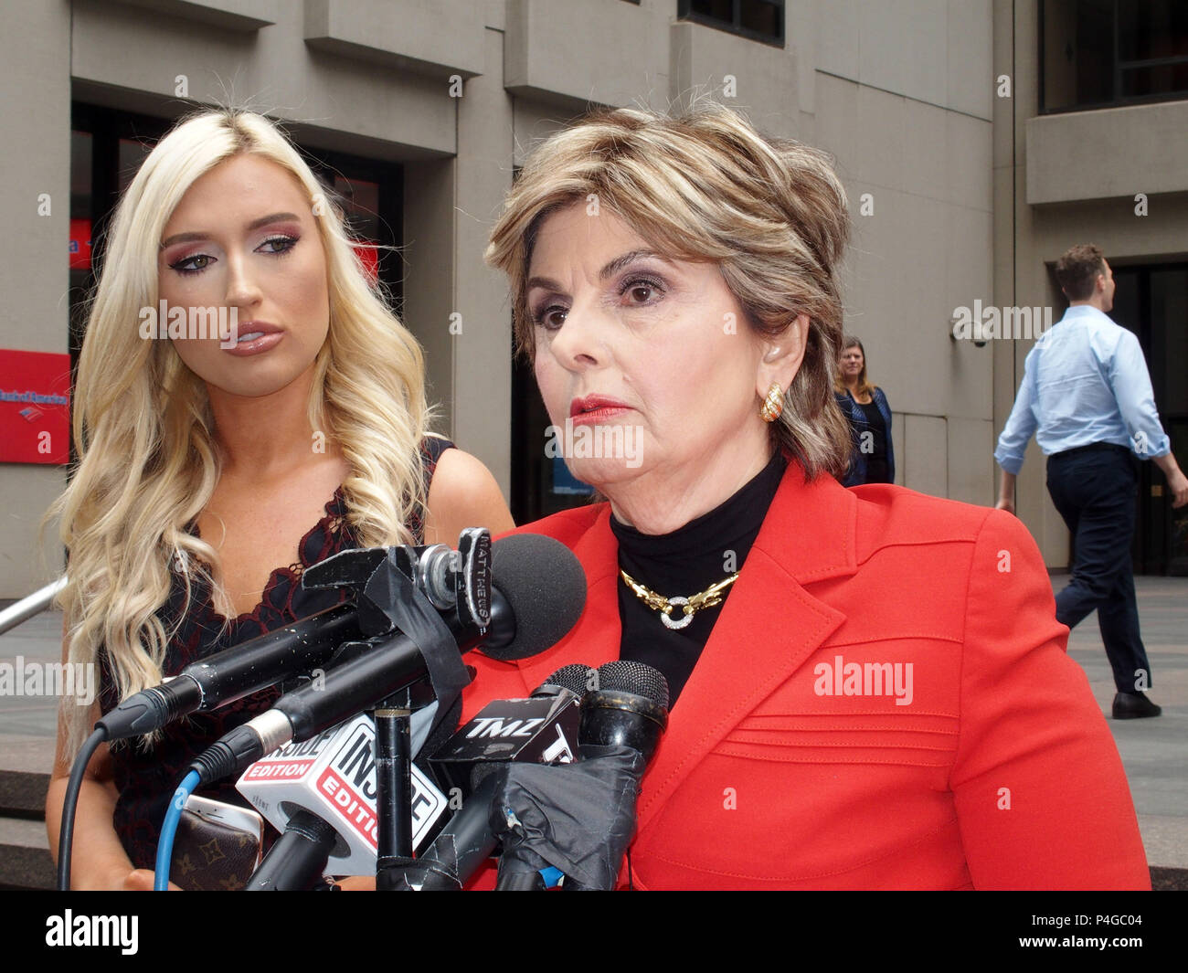 Former nfl cheerleader hi-res stock photography and images - Alamy