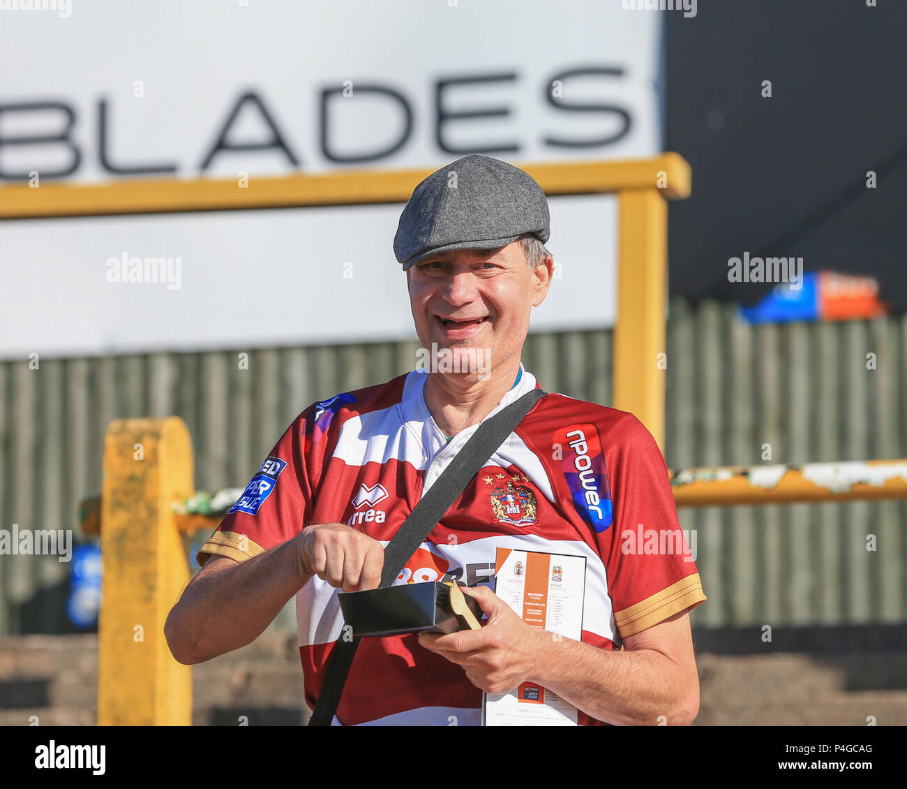 Stadium fan eating hi-res stock photography and images - Alamy
