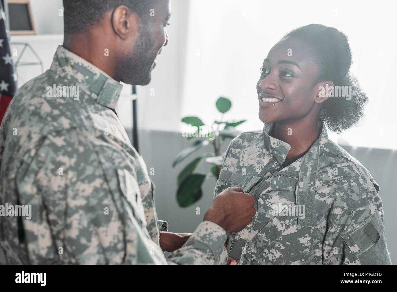 Soldier helping hi-res stock photography and images - Alamy