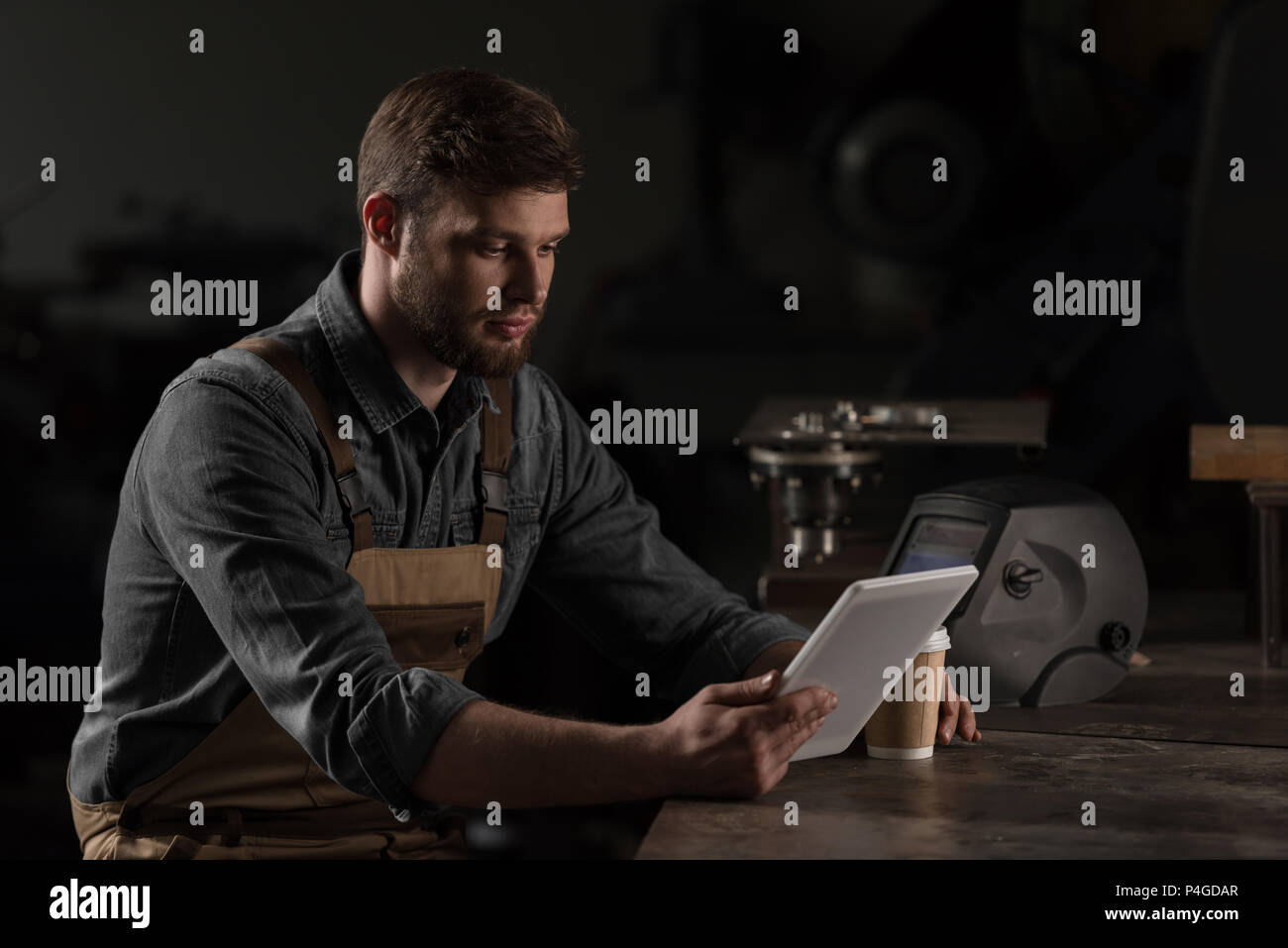 Male workman hi-res stock photography and images - Alamy