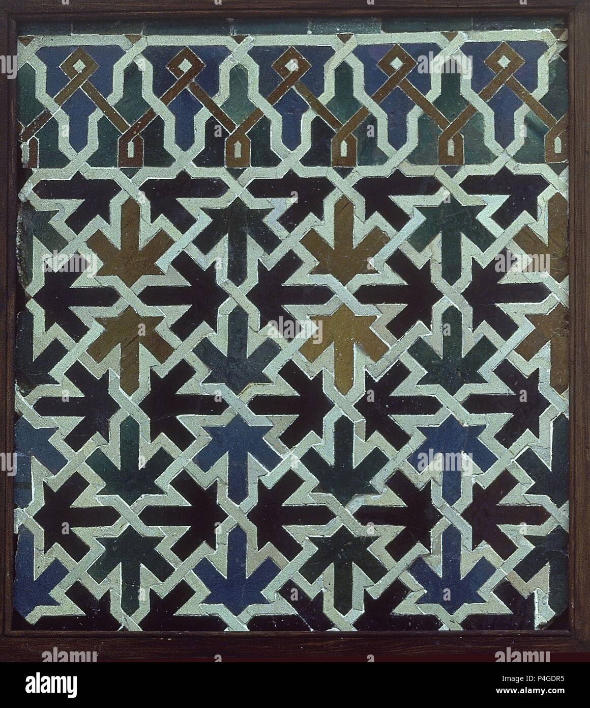 AZULEJO DE LA ALHAMBRA - SIGLO XIV. Location: INSTITUTO VALENCIA DE DON ...