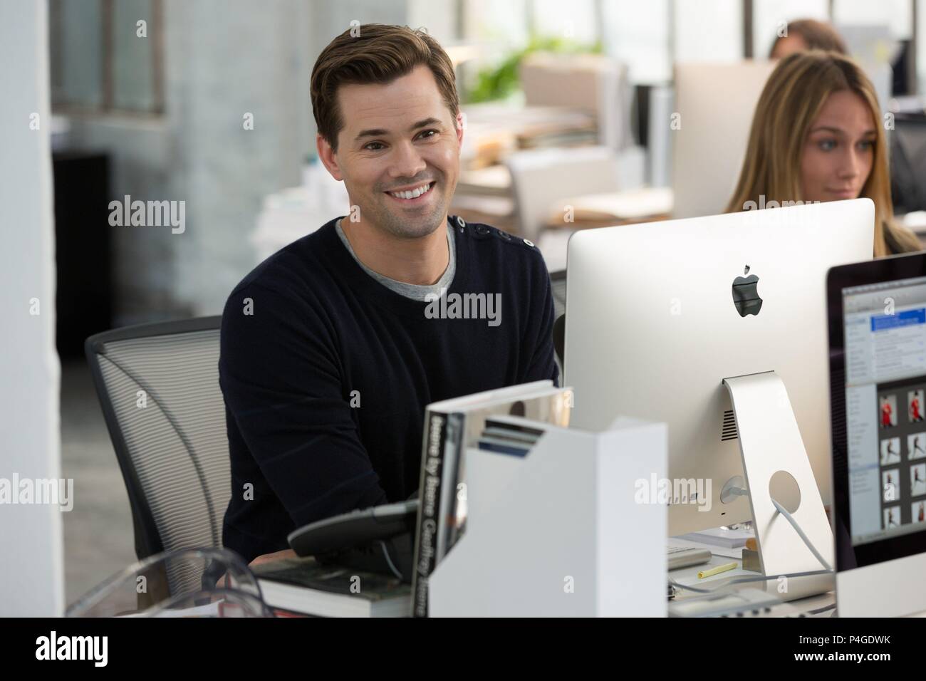 Robert de niro and anne hathaway hi-res stock photography and images ...