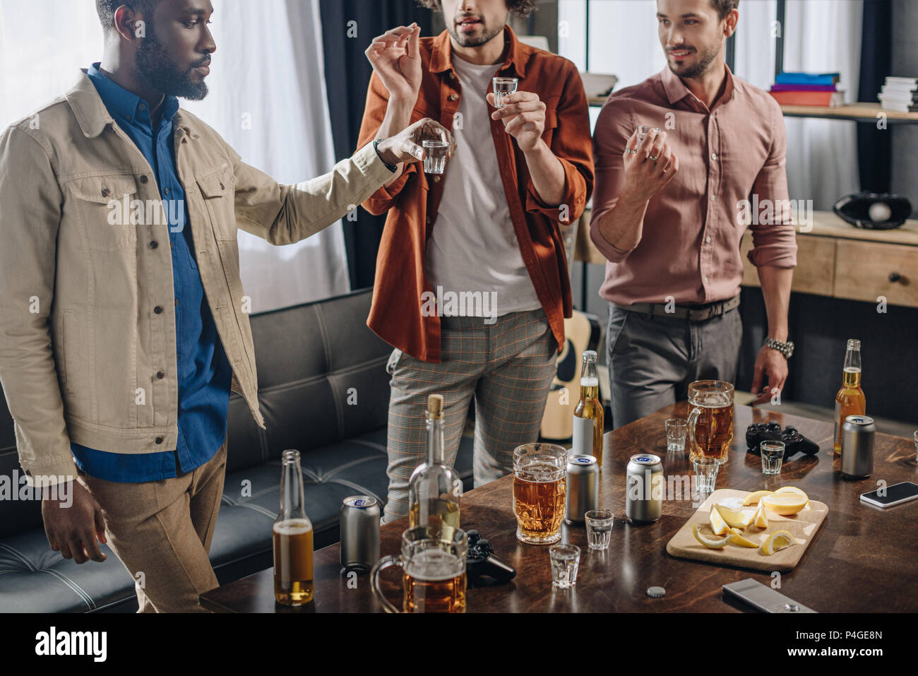 Whisky drinking friends hi-res stock photography and images - Alamy