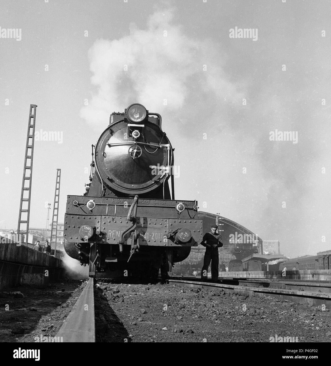 ESTACION DE ATOCHA - FOTOGRAFIA EN BLANCO Y NEGRO - AÑOS 60. Location ...
