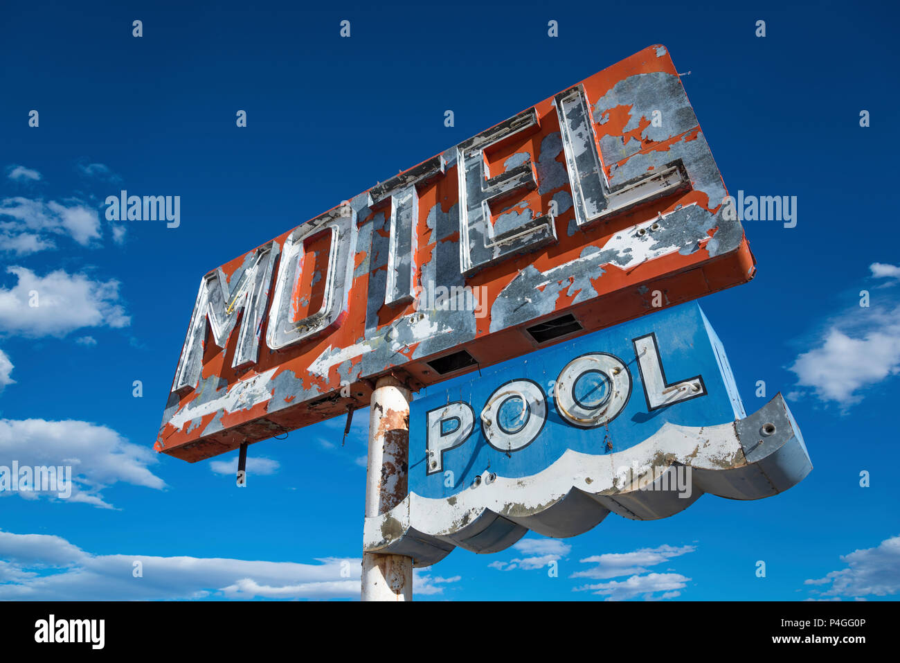 Dilapidated motel sign hi-res stock photography and images - Alamy