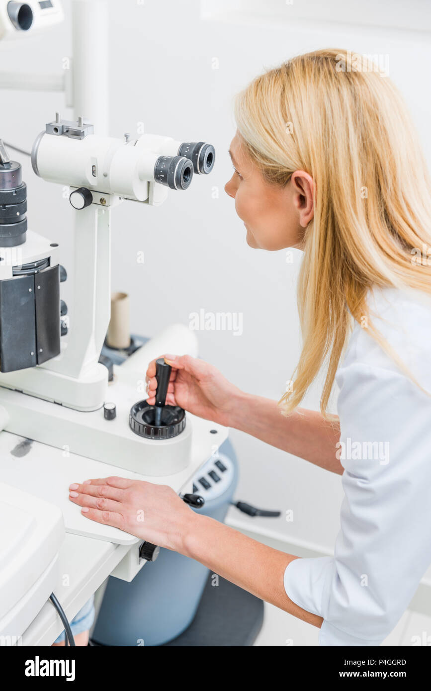 professional optician working with slit lamp in clinic Stock Photo - Alamy