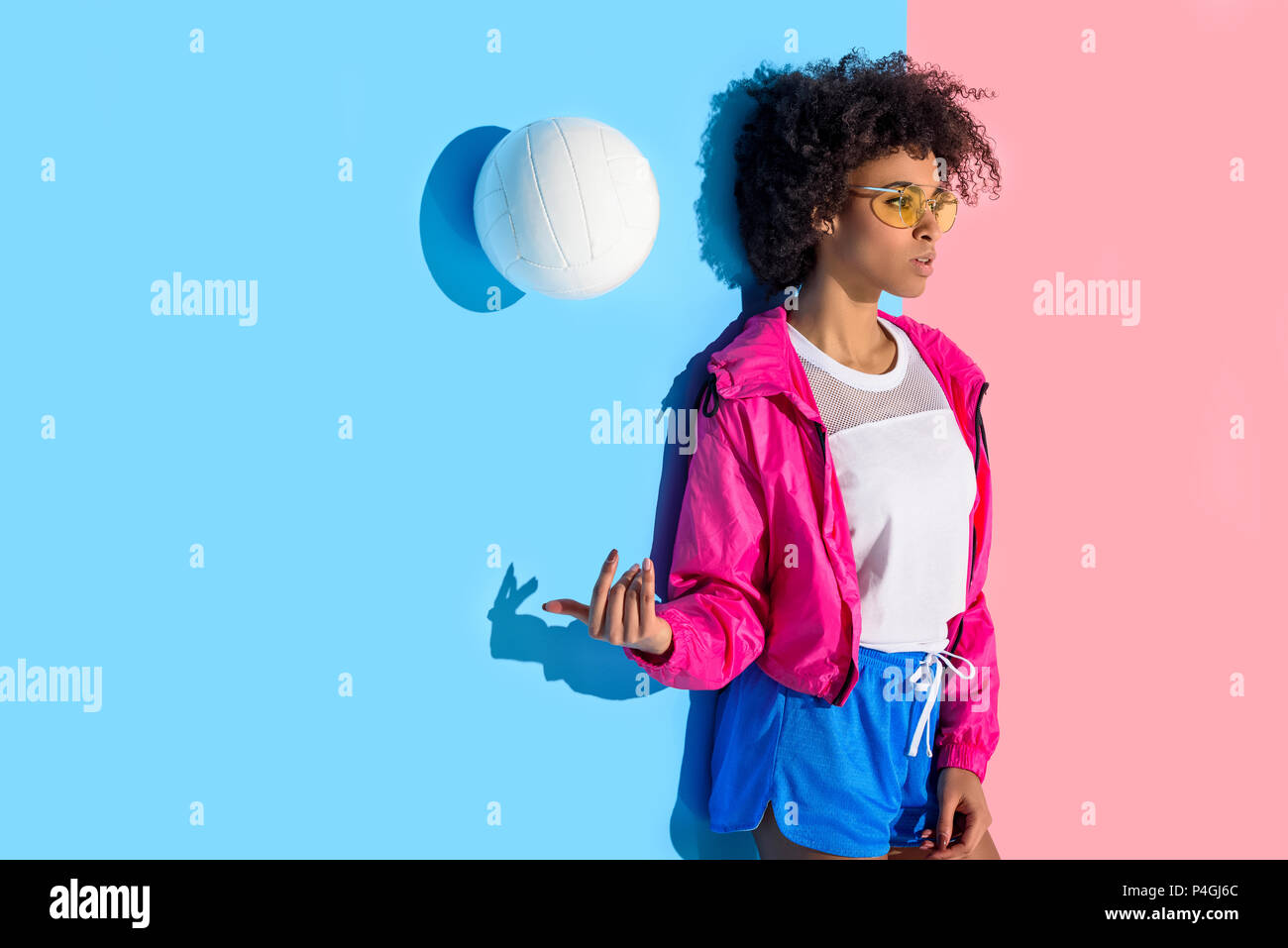 Girl throw volleyball hi-res stock photography and images - Alamy