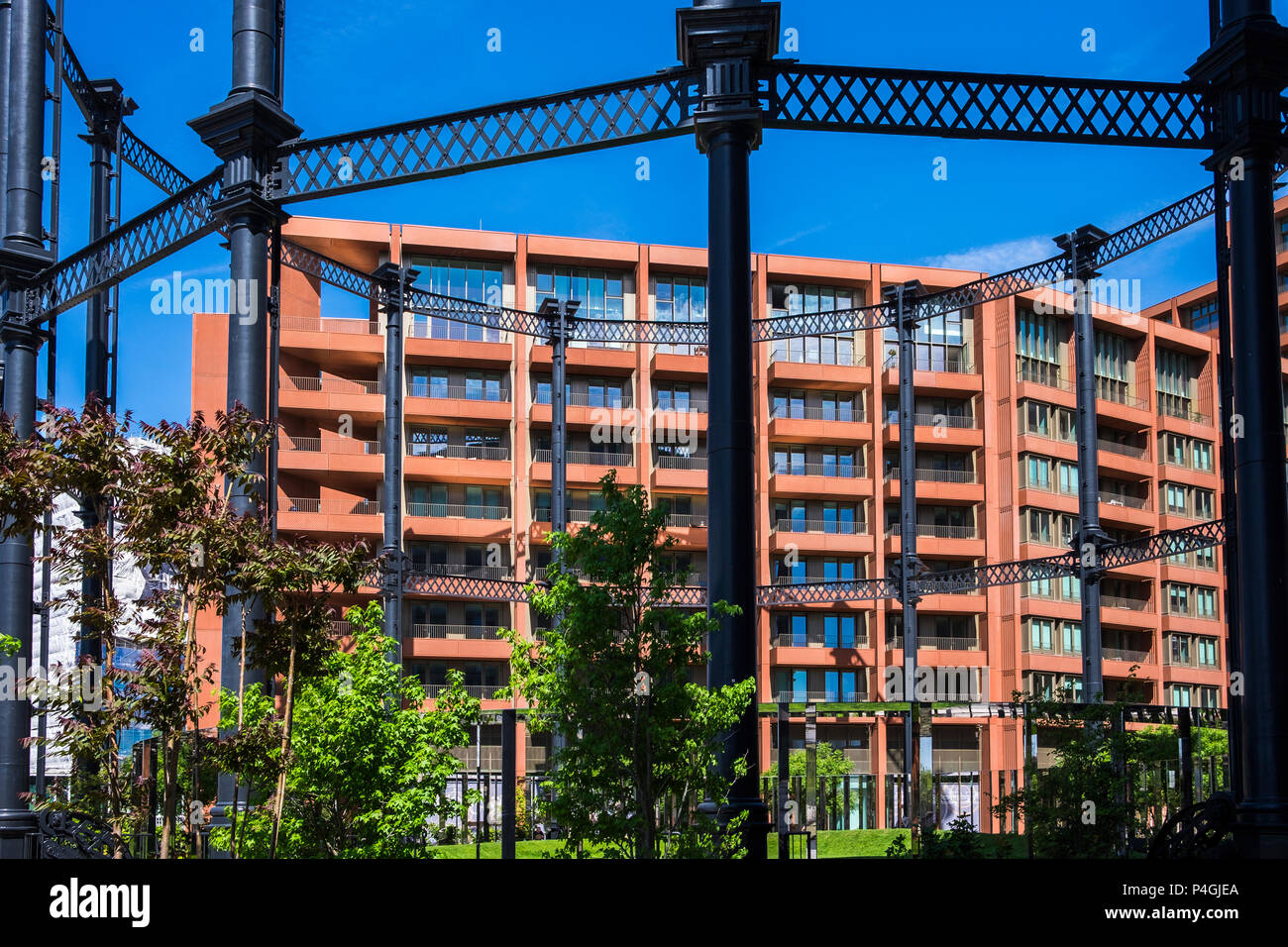 Redevelopment kings cross gasholders london hi-res stock photography ...