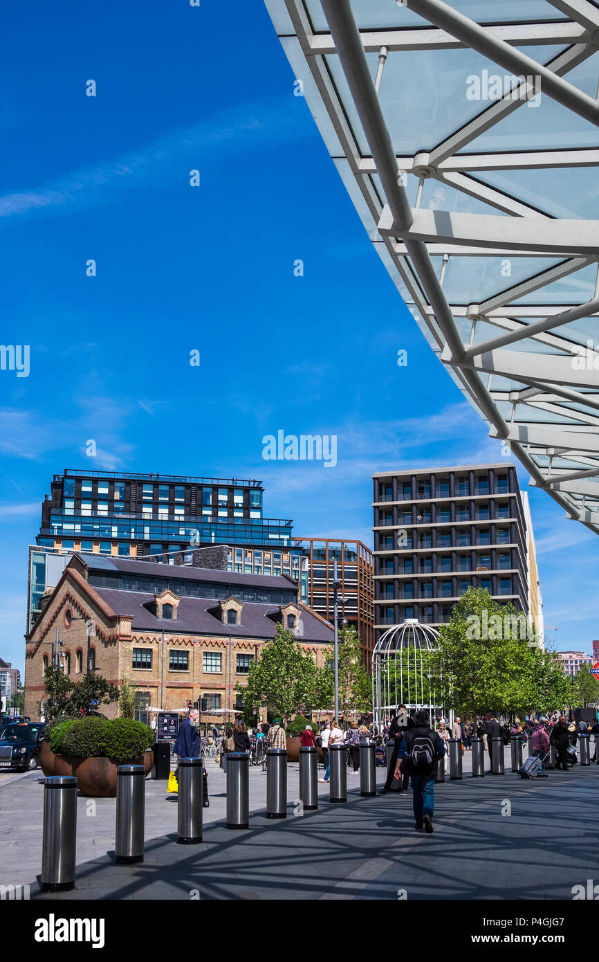 Battle Bridge Place open area outside of King's Cross station, London ...