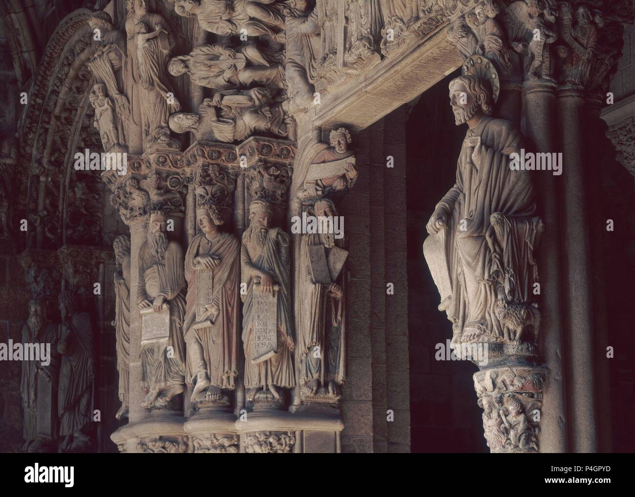 DETALLE DEL PORTICO DE LA GLORIA - SIGLO XII - ROMANICO ESPAÑOL. Author ...