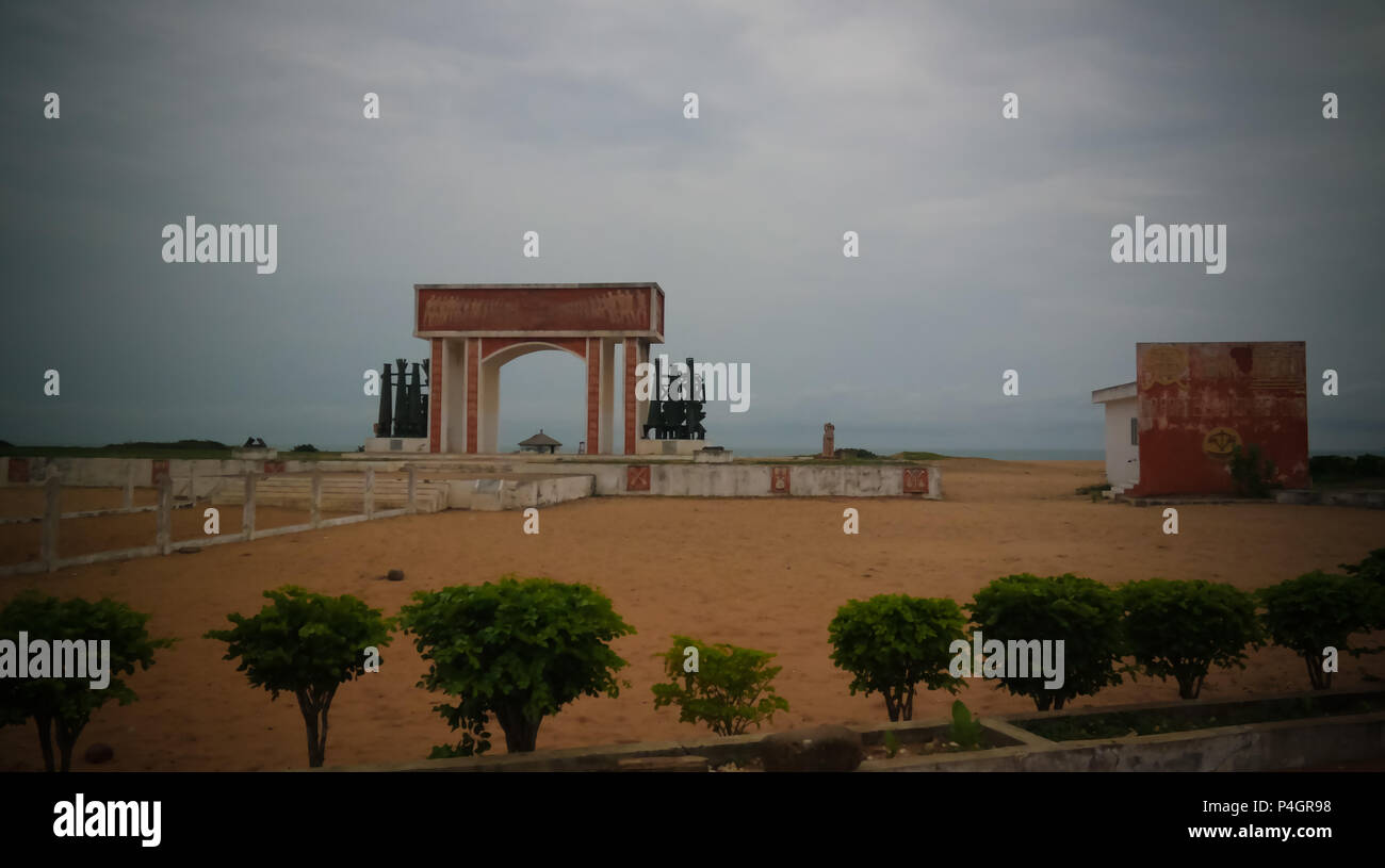 Architecture arch Door of No Return at Ouidah, Benin Stock Photo - Alamy