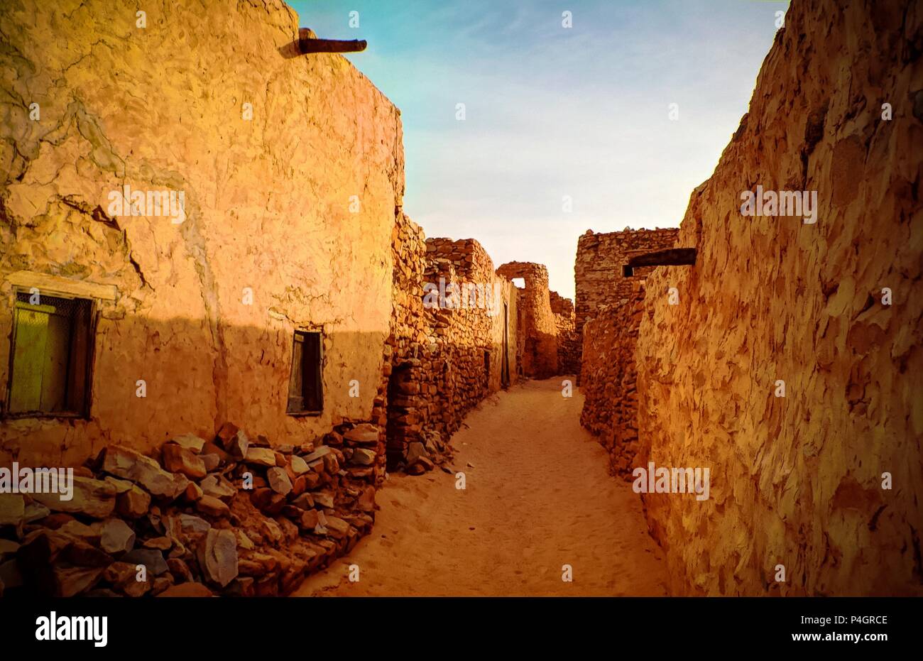 Streets of the Chinguetti old city, Mauritania Stock Photo - Alamy